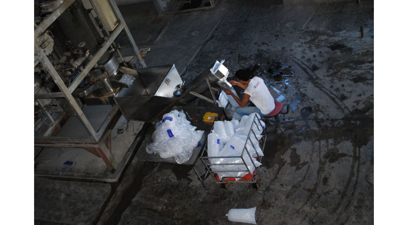 Focusun semi-automatic ice packing machine-easy to maintain