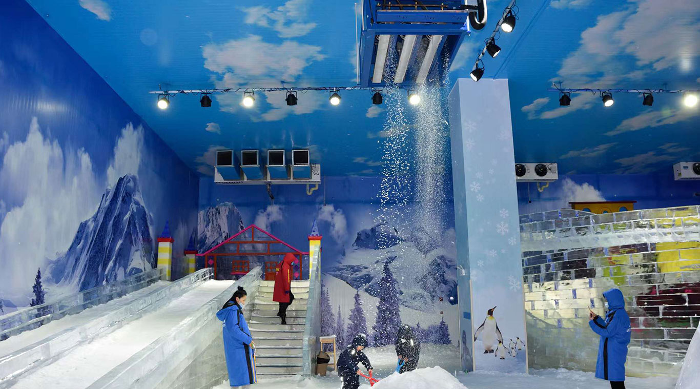 Artificial snow machine for party F36